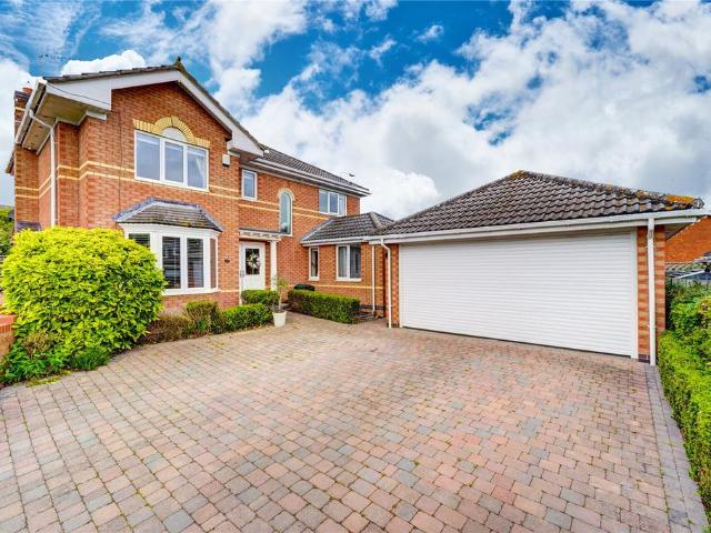 4 bedroom detached house for sale