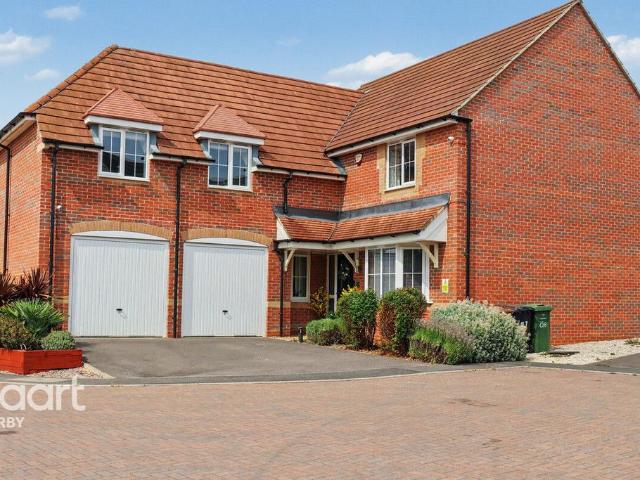 4 bedroom detached house for sale