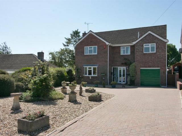 4 bedroom detached house for sale