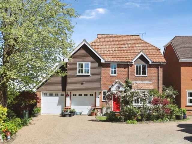 4 bedroom detached house for sale