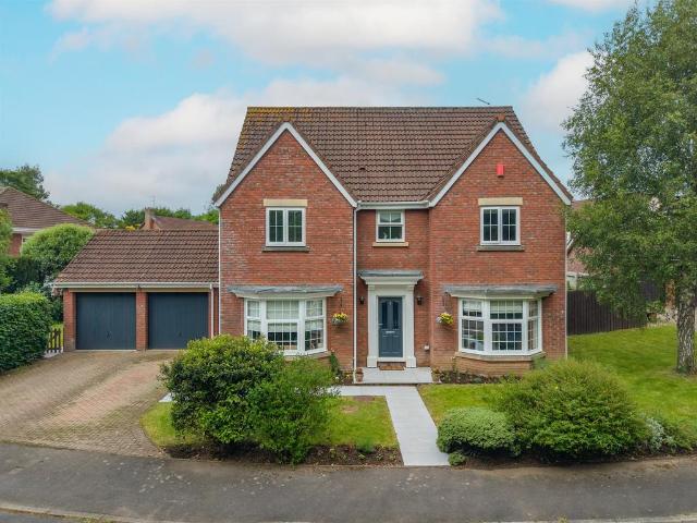 4 bedroom detached house for sale