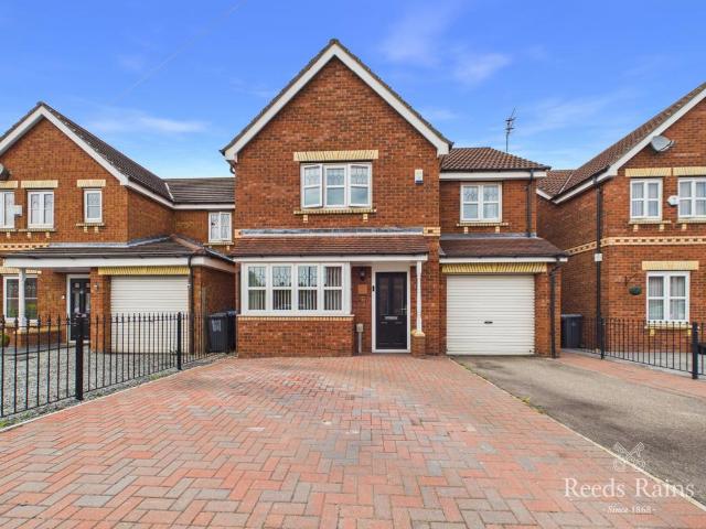 4 bedroom detached house for sale