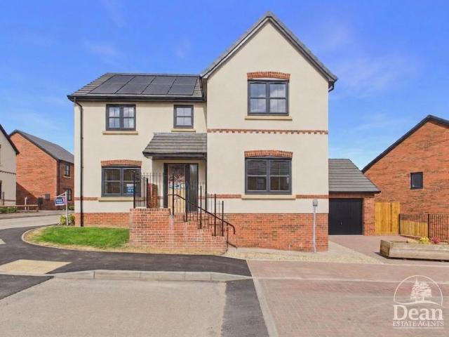 4 bedroom detached house for sale