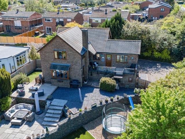 4 bedroom detached house for sale