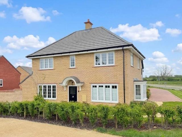 4 bedroom detached house for sale