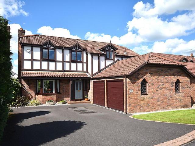 4 bedroom detached house for sale