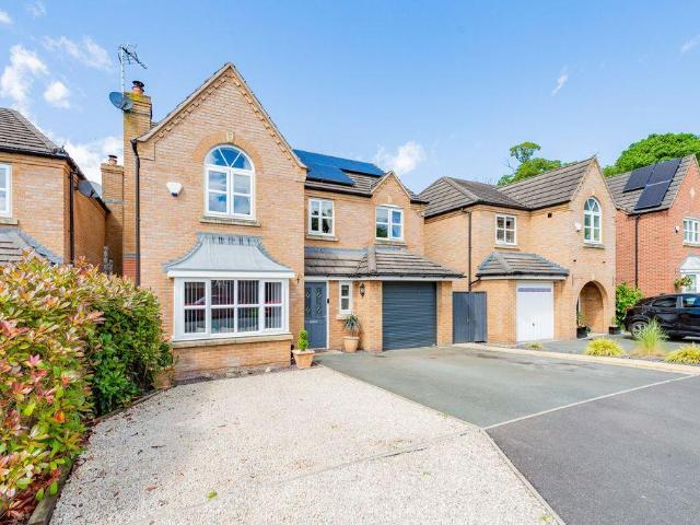 4 bedroom detached house for sale