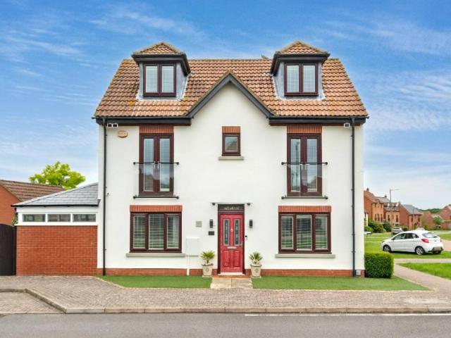 4 bedroom detached house for sale