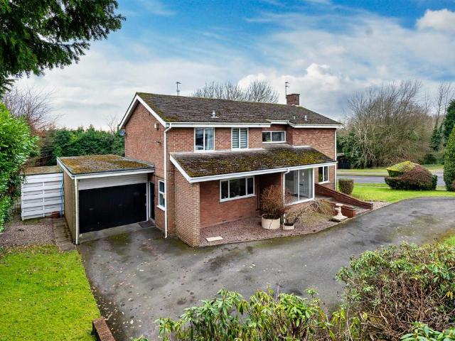 4 bedroom detached house for sale