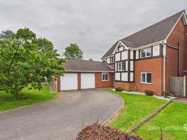 4 bedroom detached house for sale