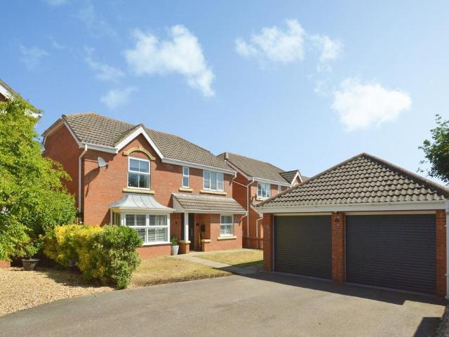 4 bedroom detached house for sale