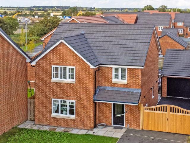 4 bedroom detached house for sale