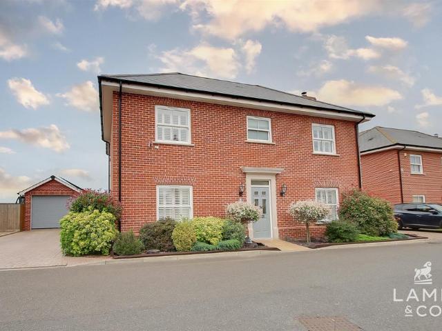 4 bedroom detached house for sale