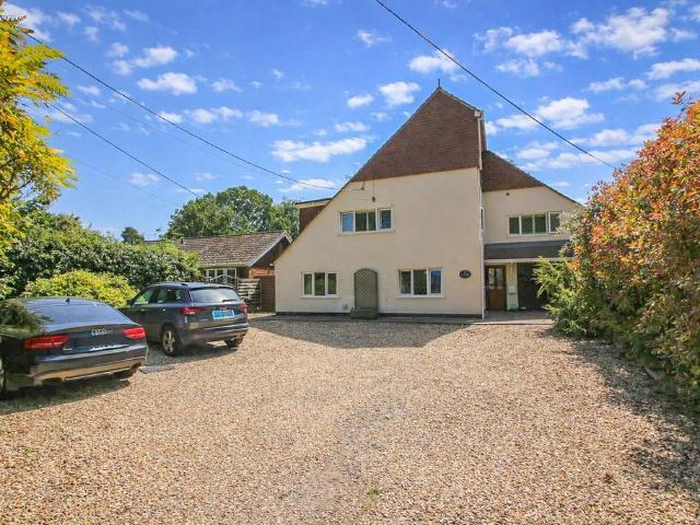 4 bedroom detached house for sale