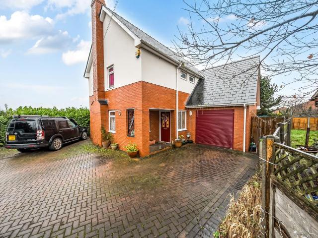 4 bedroom detached house for sale