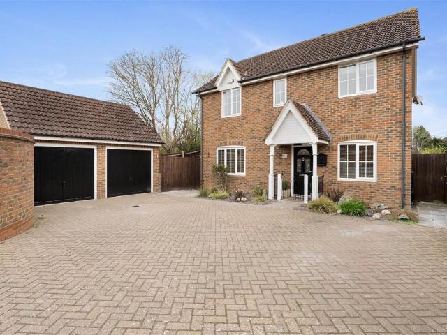 4 bedroom detached house for sale