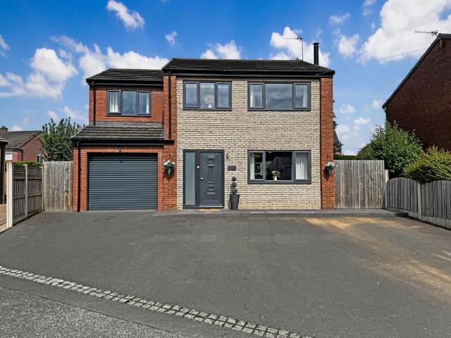 4 bedroom detached house for sale