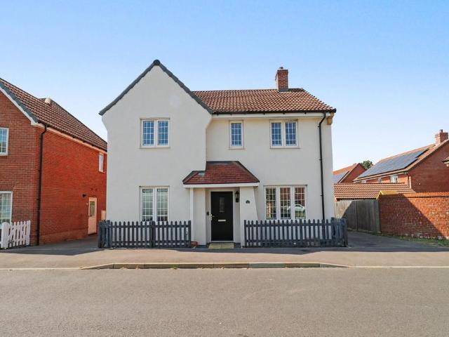 4 bedroom detached house for sale