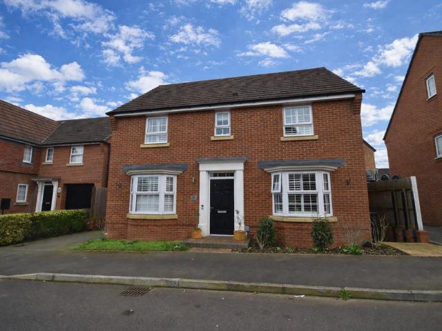 4 bedroom detached house for sale