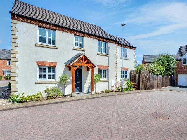 4 bedroom detached house for sale
