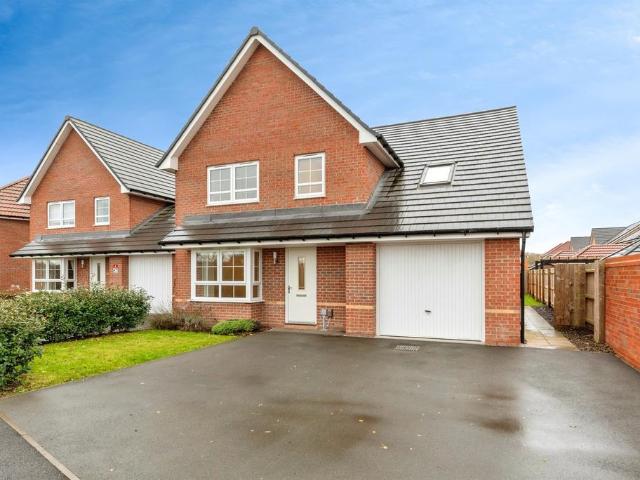 4 bedroom detached house for sale