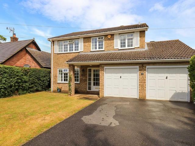 4 bedroom detached house for sale