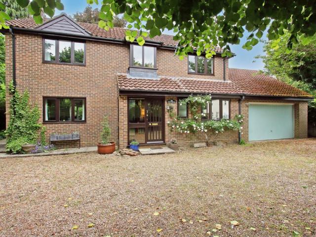 4 bedroom detached house for sale