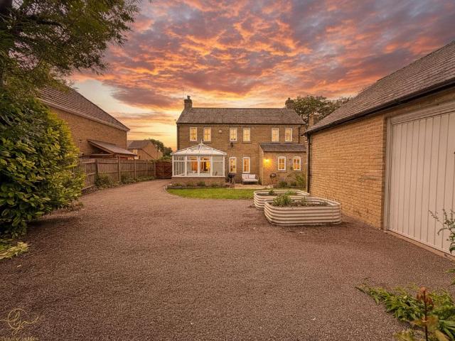 4 bedroom detached house for sale