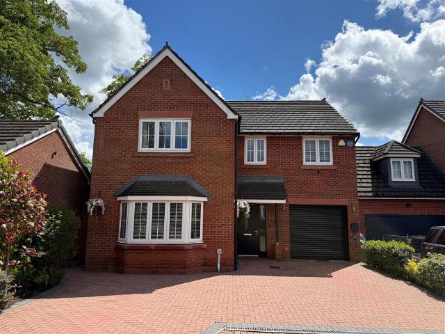 4 bedroom detached house for sale