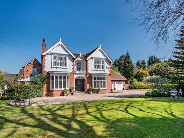 4 bedroom detached house for sale