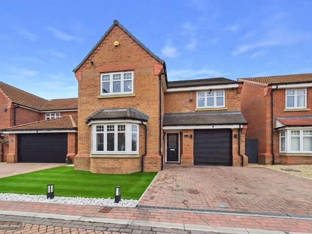 4 bedroom detached house for sale