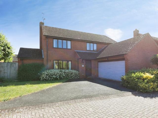 4 bedroom detached house for sale