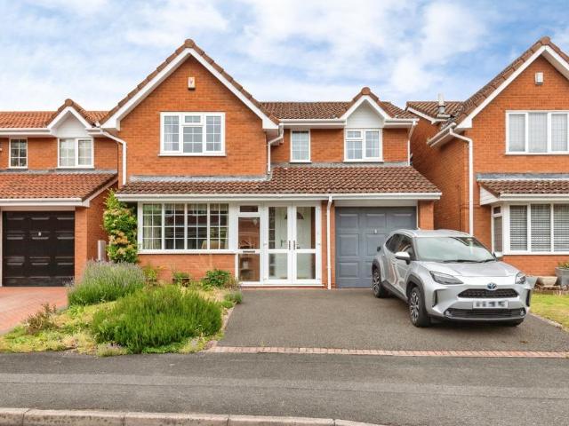 4 bedroom detached house for sale