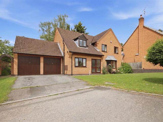 4 bedroom detached house for sale