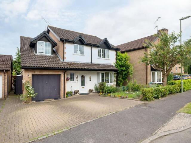4 bedroom detached house for sale