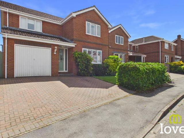 4 bedroom detached house for sale