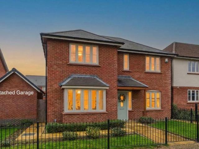 4 bedroom detached house for sale