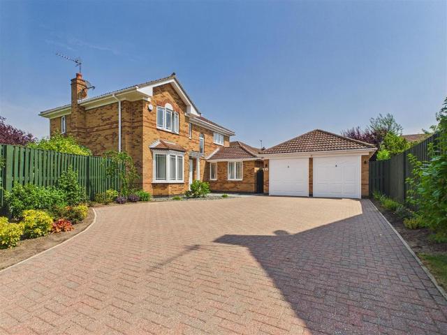 4 bedroom detached house for sale