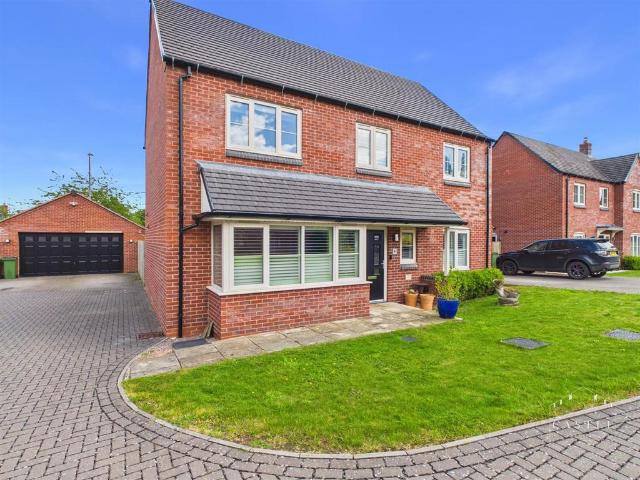 4 bedroom detached house for sale