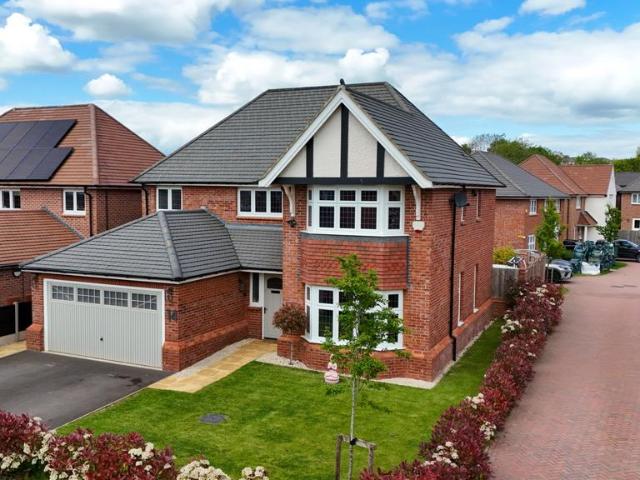 4 bedroom detached house for sale