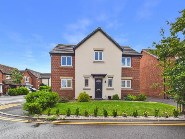4 bedroom detached house for sale