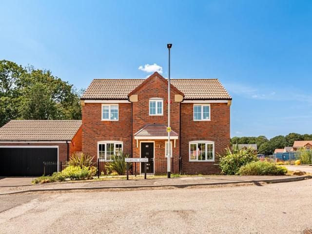 4 bedroom detached house for sale