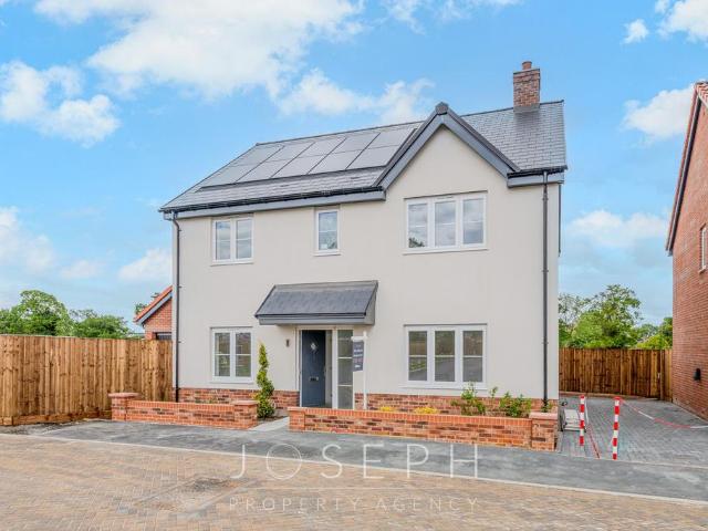 4 bedroom detached house for sale