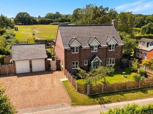 4 bedroom detached house for sale
