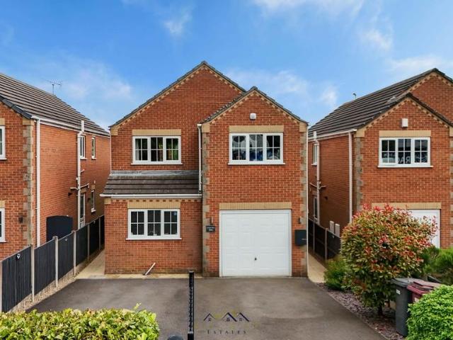 4 bedroom detached house for sale