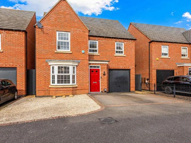 4 bedroom detached house for sale