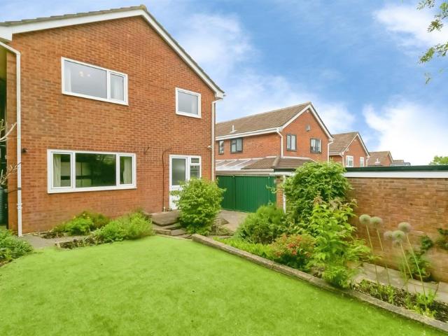 4 bedroom detached house for sale