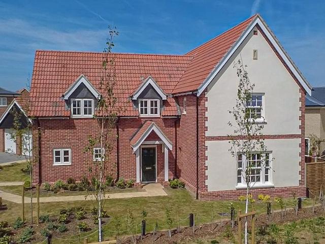 4 bedroom detached house for sale