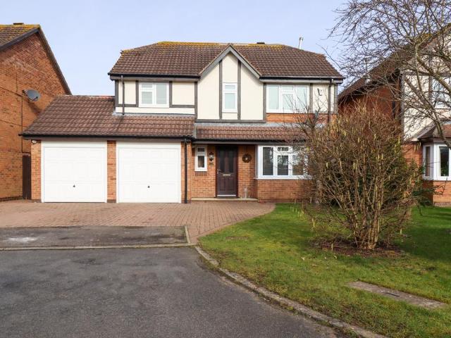 4 bedroom detached house for sale