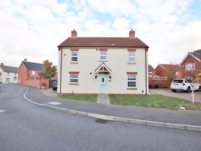 4 bedroom detached house for sale